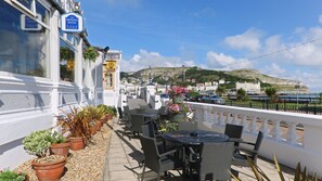 Quarto duplo (Front Facing) | Terraço/pátio