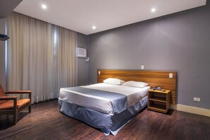 Suite Básica | Minibar, secretária, cortinas/cortinados opacos, Wi-fi grátis 