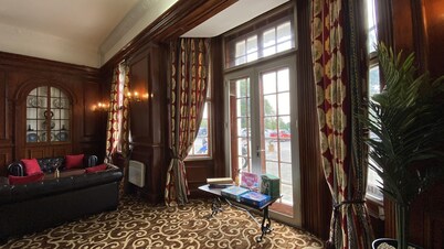 Russ Hill Hotel