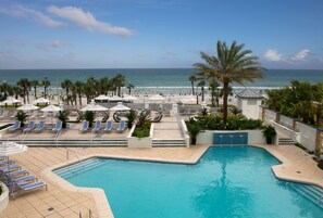 2 piscinas exteriores, guarda-sóis, espreguiçadeiras 