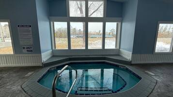 Banheira de hidromassagem interior