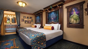 Cofres nos quartos, cortinas blackout, ferros/tábuas de passar roupa