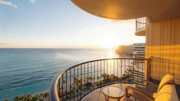 Camas de colchão pillowtop, cofre no quarto, secretária