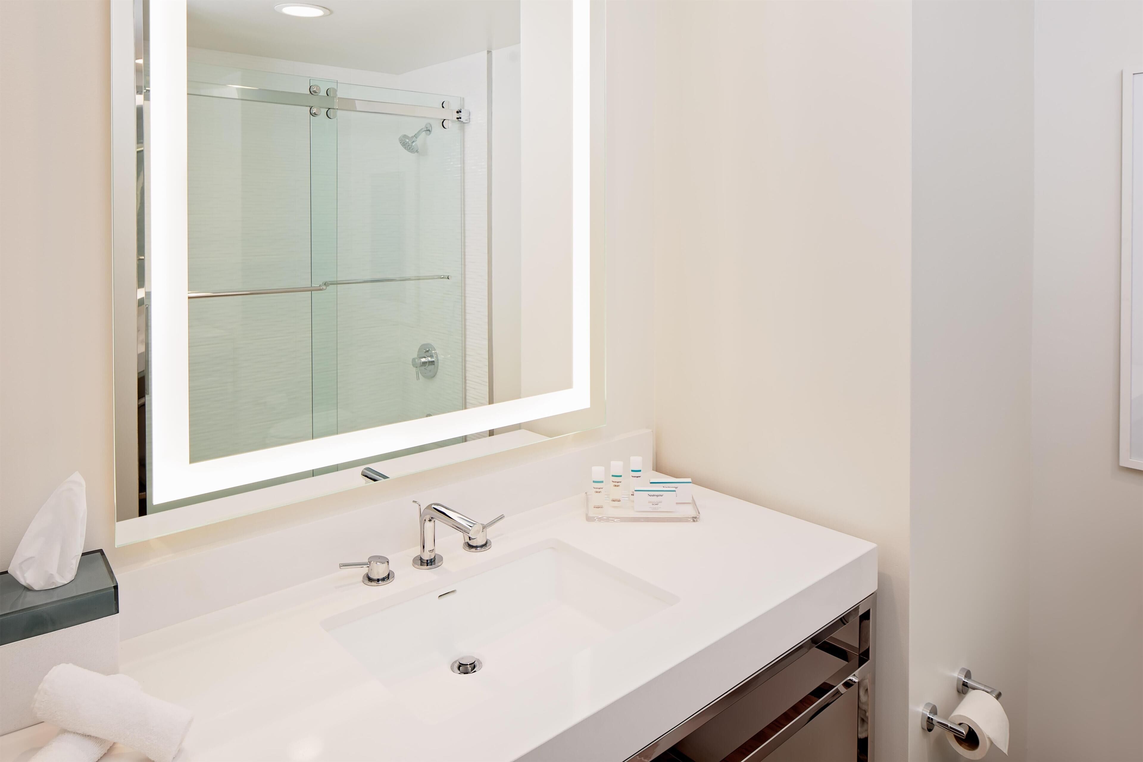 Uma combinação polibã/banheira, produtos de higiene exclusivos 