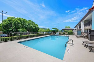 Piscina externa sazonal