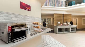 Pequeno-almoço tipo buffet diário incluído