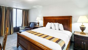 1 quarto, roupa de alta qualidade, cofre no quarto, secretária 