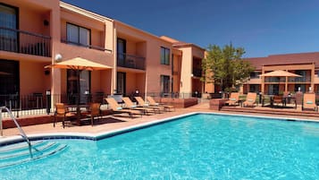 Piscina exterior sazonal