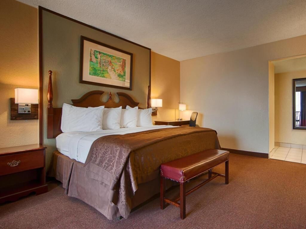 Roupa de alta qualidade, camas de colchão pillowtop, cofre no quarto 