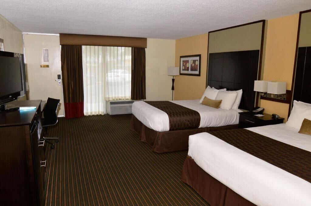 Roupa de alta qualidade, camas de colchão pillowtop, cofre no quarto 