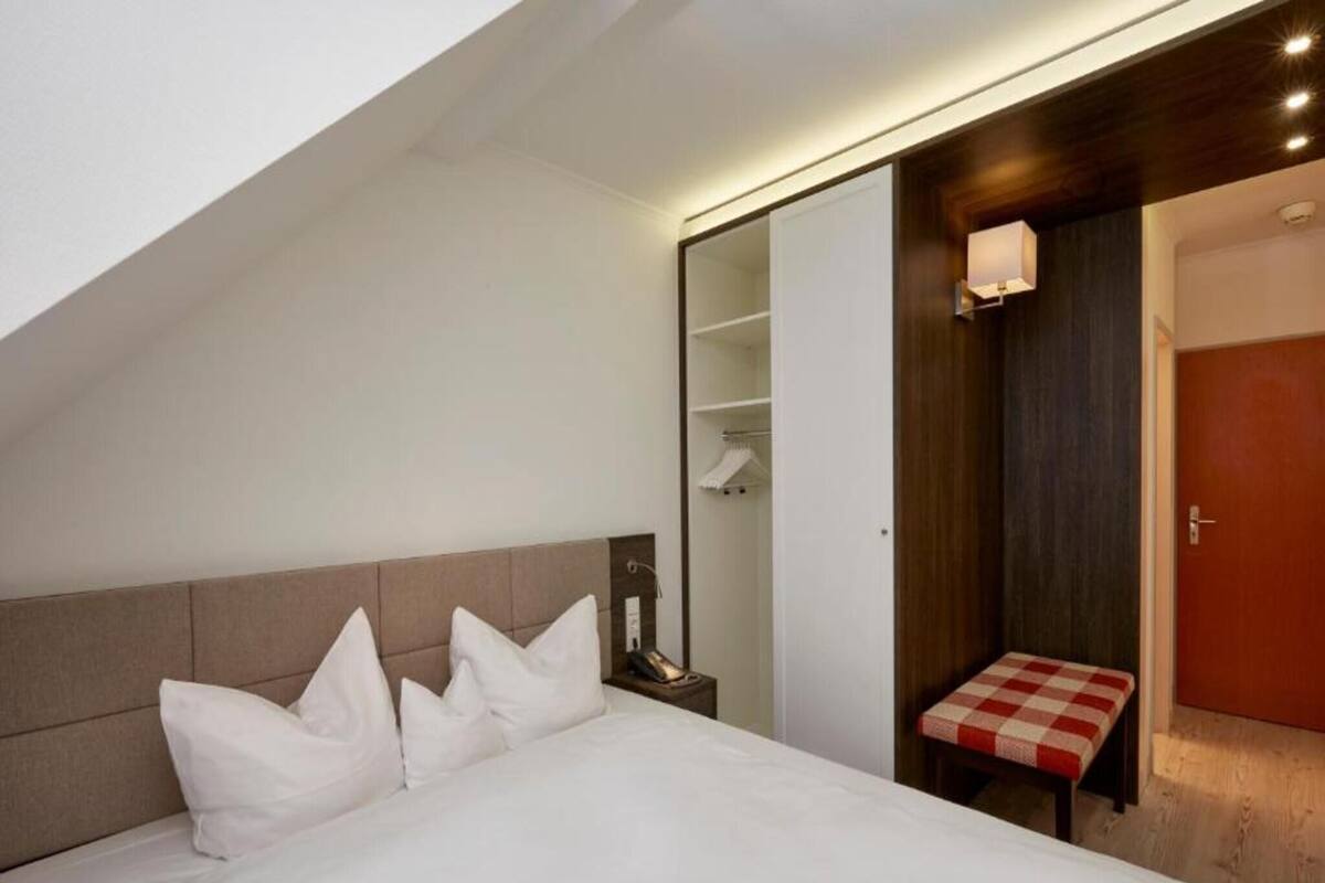 Quarto Individual Superior, 1 quarto | Roupa de alta qualidade, camas de colchão pillowtop, secretária 