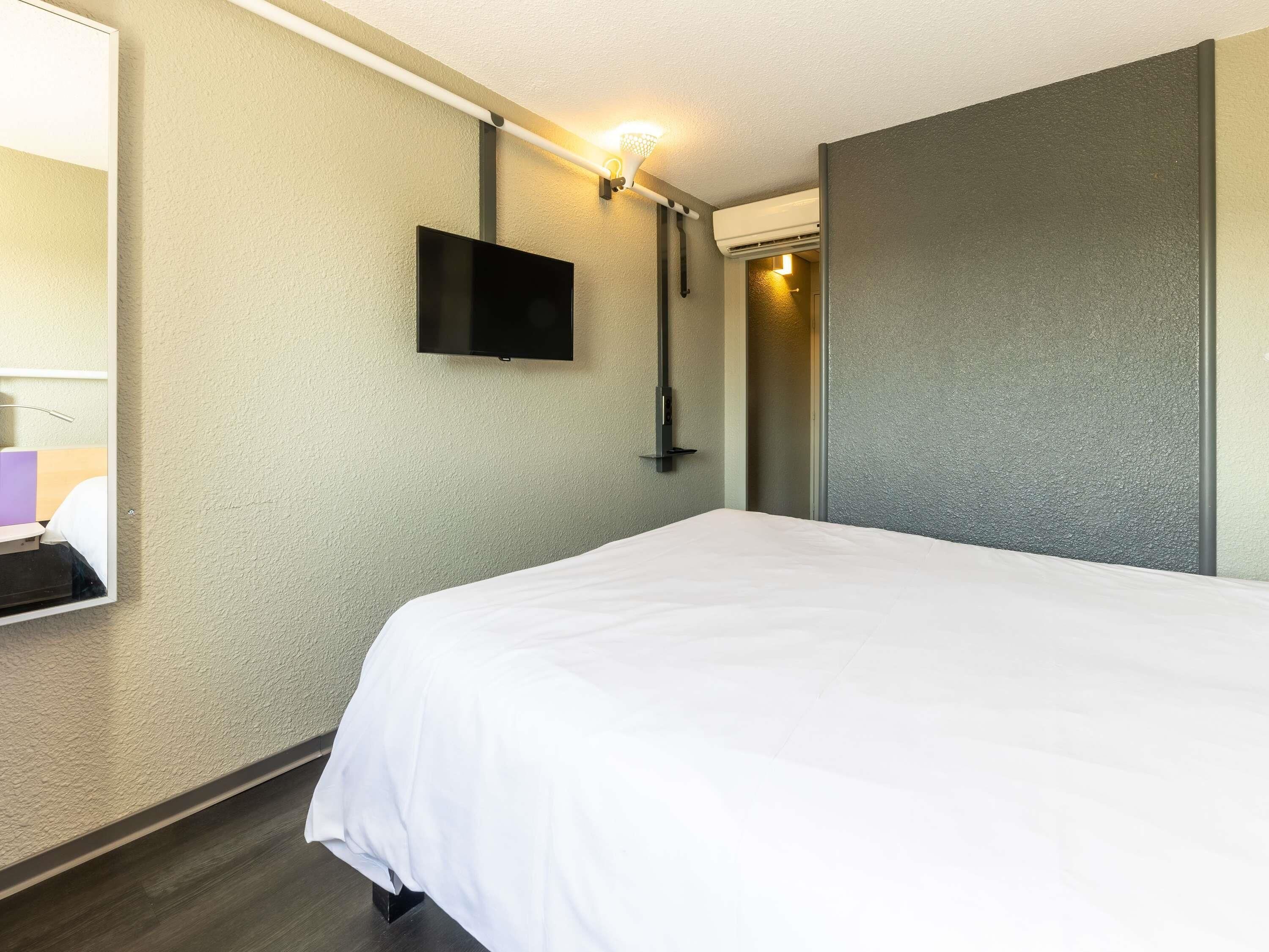 Quarto Standard, 1 cama de casal | Secretária, quartos insonorizados, ferro/tábua de engomar 