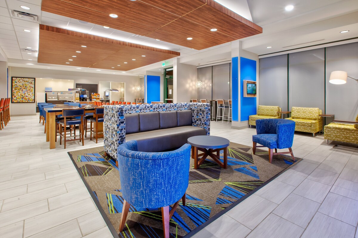 Holiday Inn Express Hotel & Suites Va Beach Oceanfront, an IHG Hotel ...