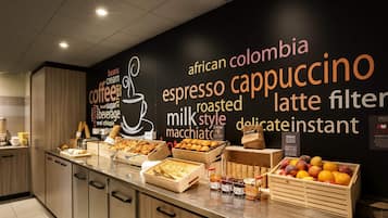 Café da manhã com buffet todos os dias (EUR 12.90 por pessoa)