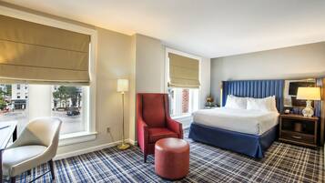 Roupa hipoalergénica, edredões de penas, cofre no quarto, secretária