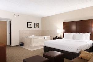 Suíte, 1 cama King, para não fumantes | Cofres nos quartos, escrivaninha, espaço de trabalho para notebook