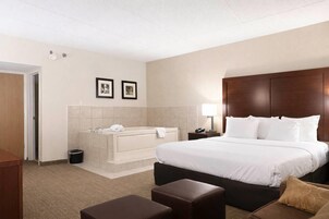 Quarto, 1 cama King, para não fumantes | Cofres nos quartos, escrivaninha, espaço de trabalho para notebook