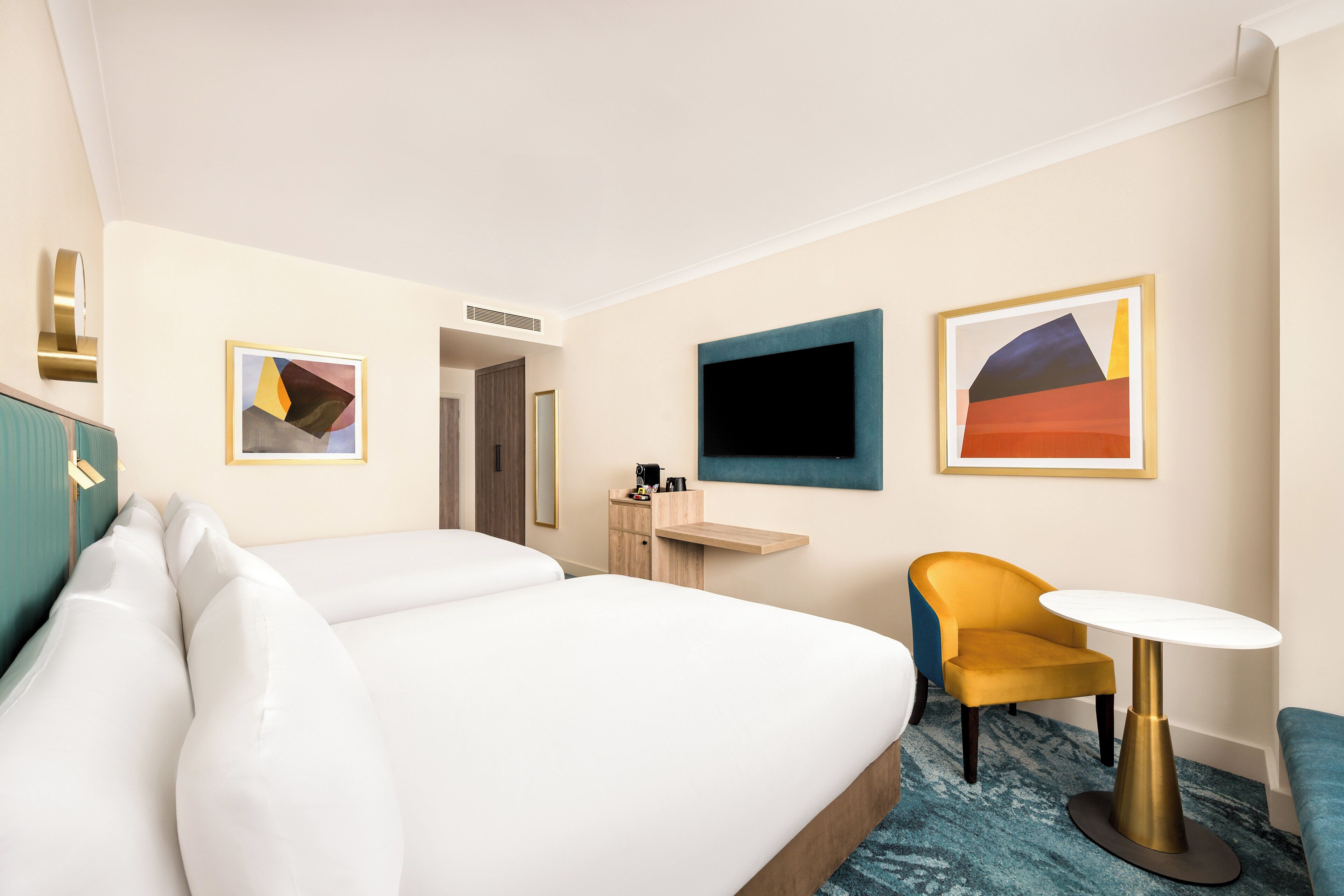 Quarto Standard, 2 camas de casal (Courtyard) | Roupa de alta qualidade, minibar grátis, cofre no quarto 