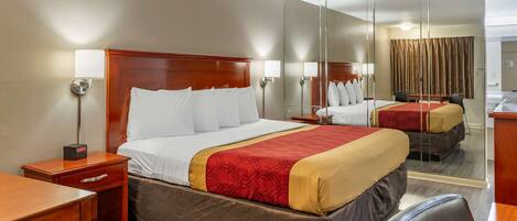 Secretária, ferro/tábua de engomar, berços/camas para crianças grátis