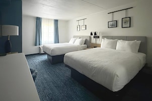 Quarto, 2 camas Queen, para não fumantes (Efficiency) | Roupas de cama premium, escrivaninha, espaço de trabalho para notebook
