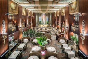 Serve jantar e happy hour