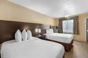 Cortinas/cortinados opacos, ferro/tábua de engomar 