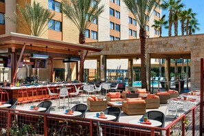 3 restaurantes, pequenos-almoços servidos, cozinha americana 