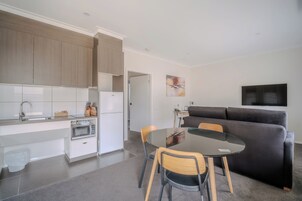 Apartamento, 1 quarto | Cozinha privada | Micro-ondas, cafeteira/chaleira, chaleira elétrica, torradeira