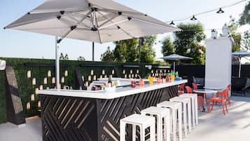 Bar à beira da piscina