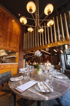 2 restaurantes, pequenos-almoços servidos 