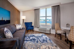 Roupa de alta qualidade, cofre no quarto, secretária 