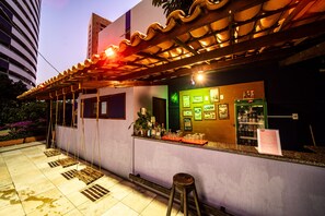 Bar junto à piscina