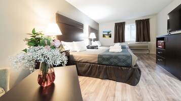 Quarto casal exclusivo | Escrivaninha, espaço de trabalho para notebook, cortinas blackout