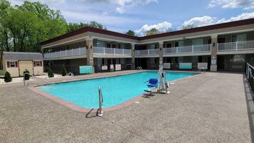 Piscina exterior sazonal