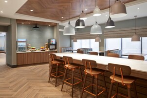 Pequeno-almoço tipo buffet diário incluído 