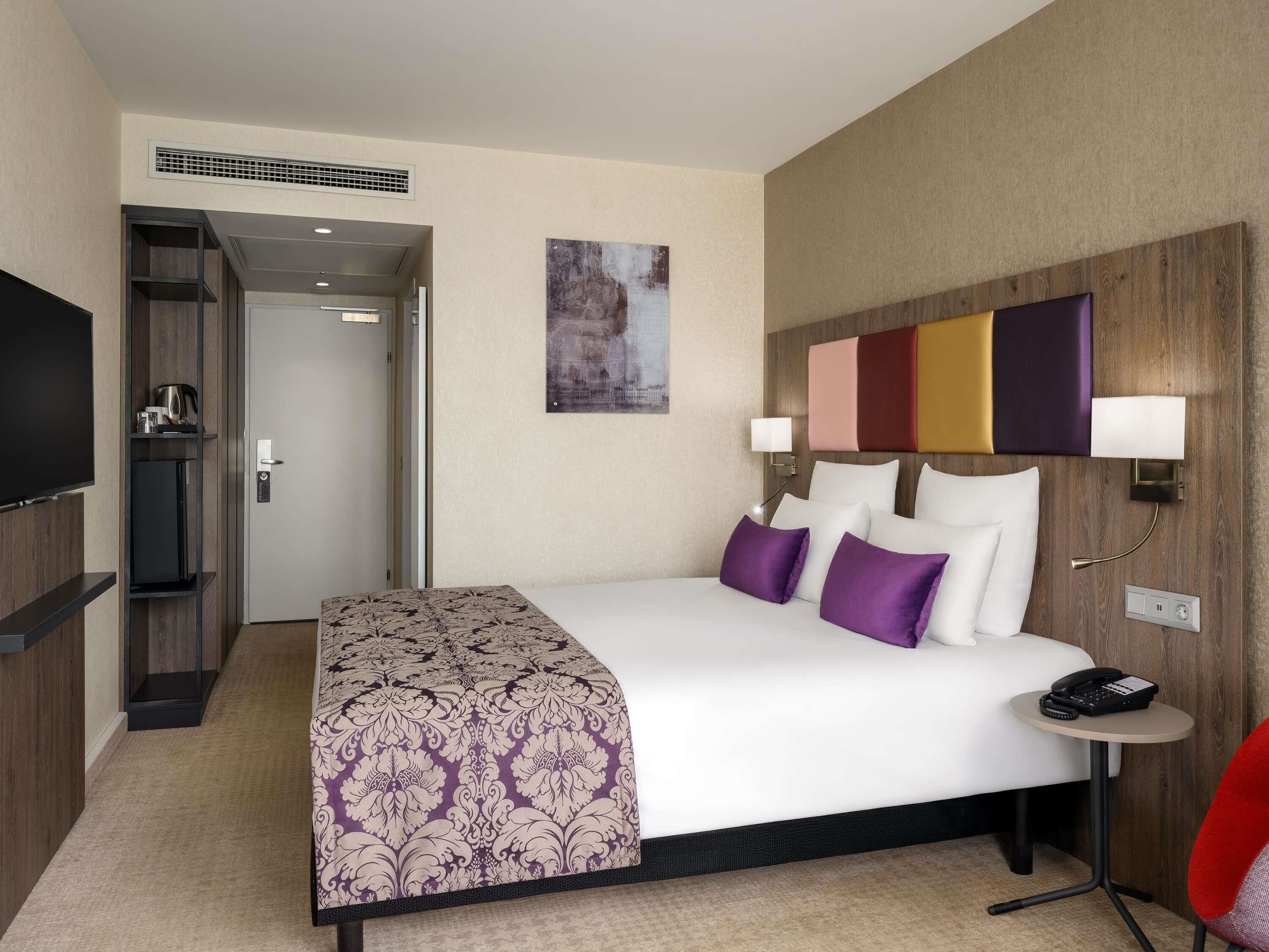 Quarto Duplo Superior, 1 cama de casal | Roupa de alta qualidade, minibar, cofre no quarto, secretária 