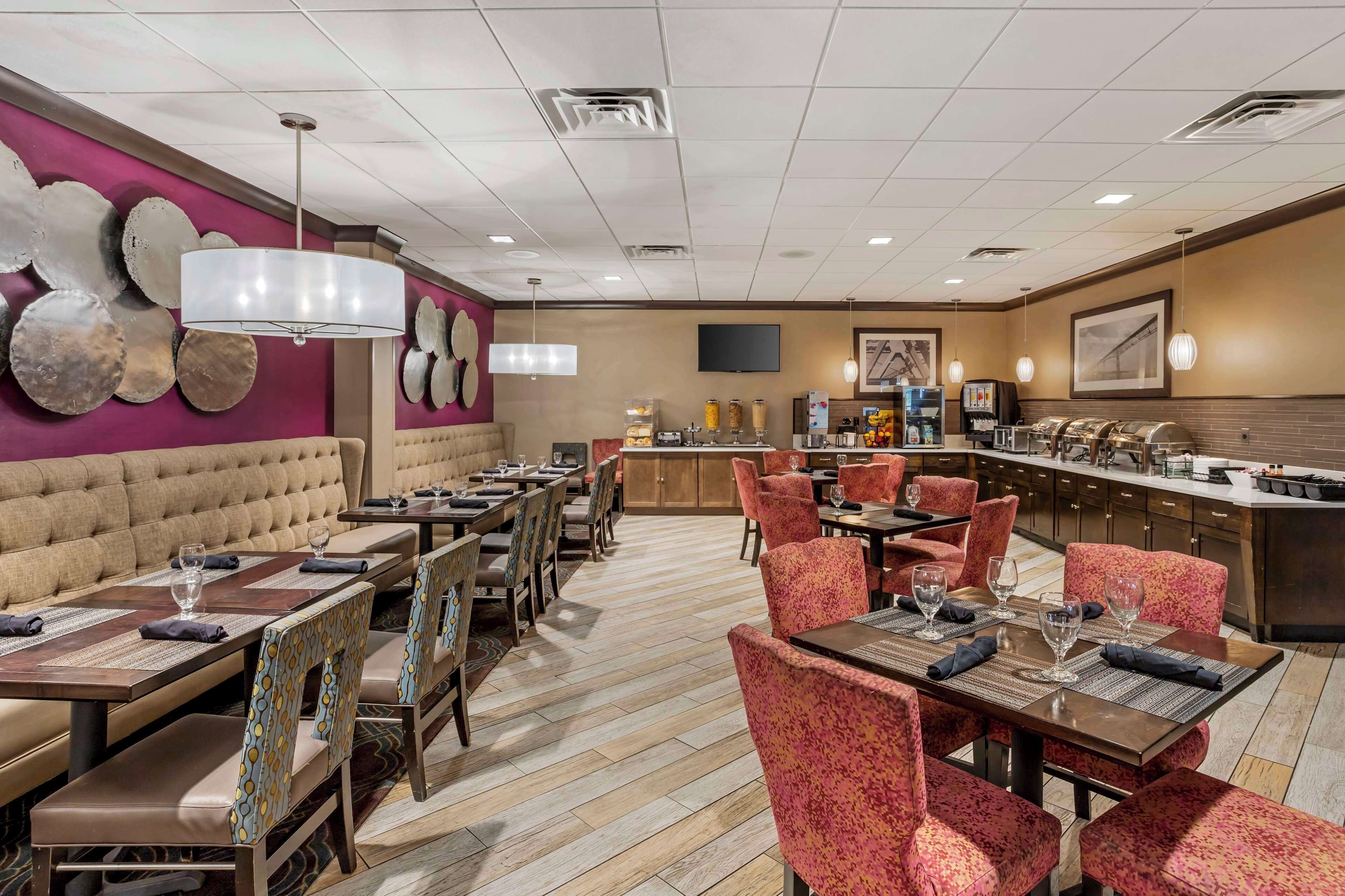 Pequeno-almoço tipo buffet diário (20.00 USD por pessoa) 