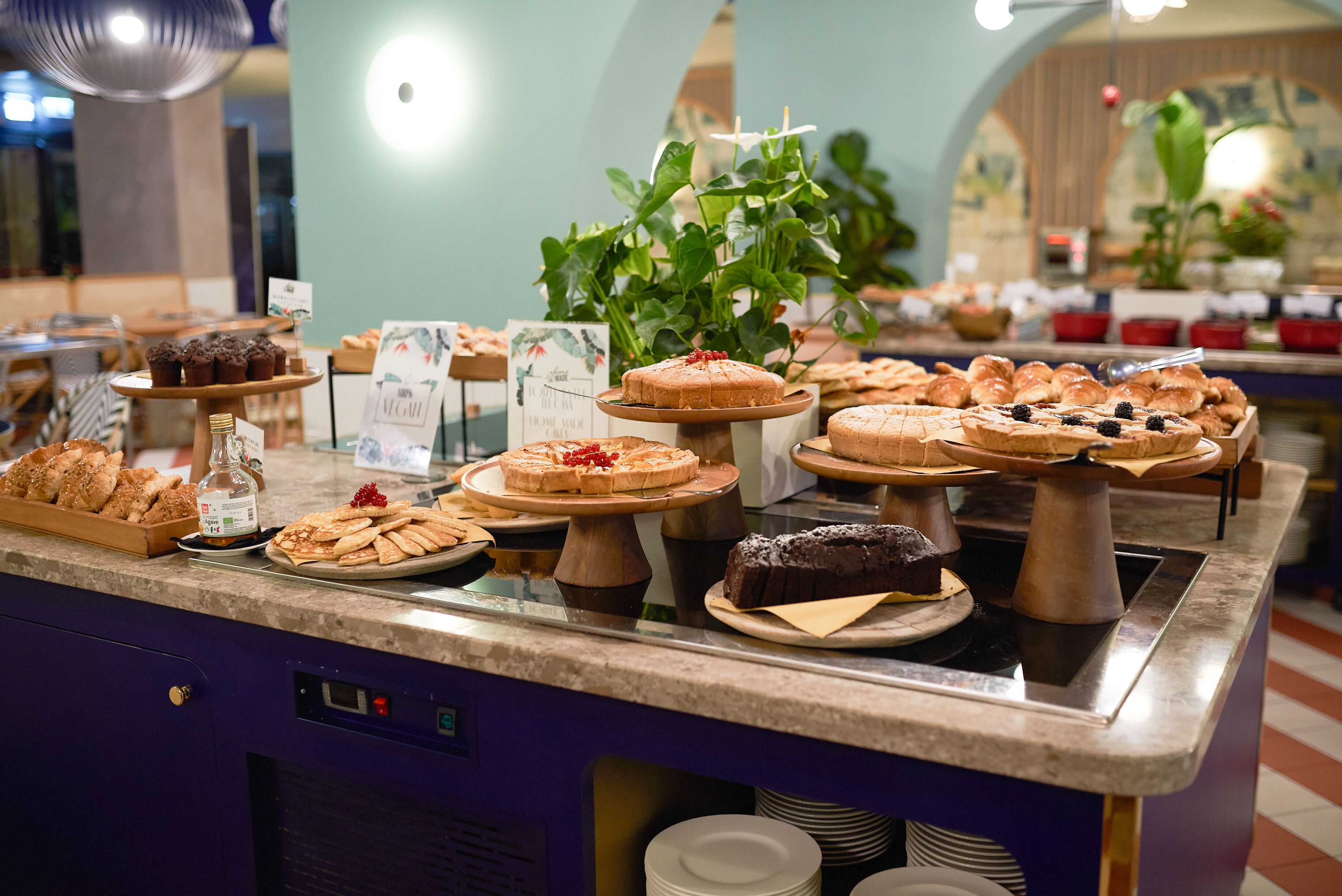 Café da manhã com buffet grátis todos os dias