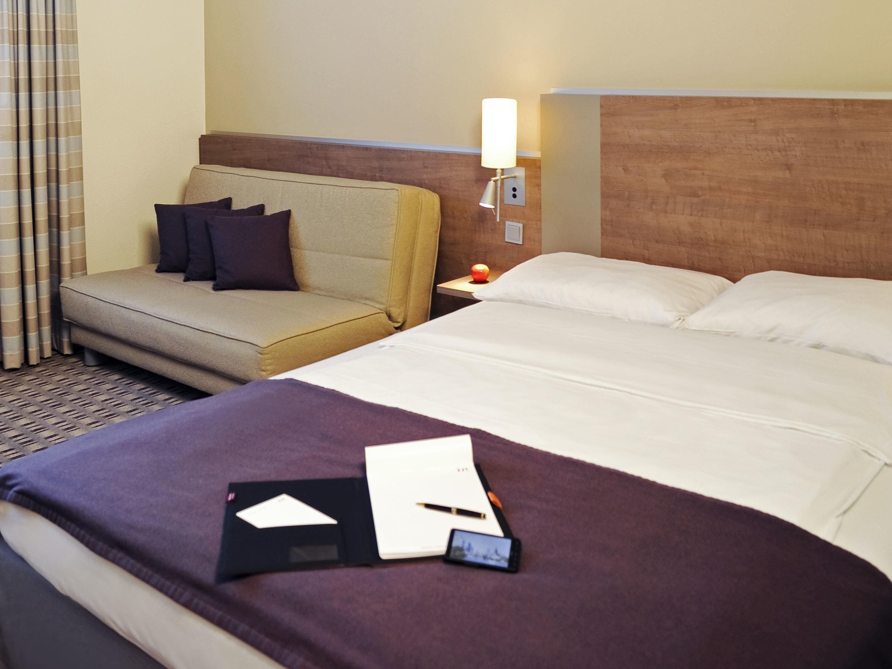 Quarto Familiar, 1 cama de casal e sofá-cama | Roupa de alta qualidade, camas de colchão pillowtop 