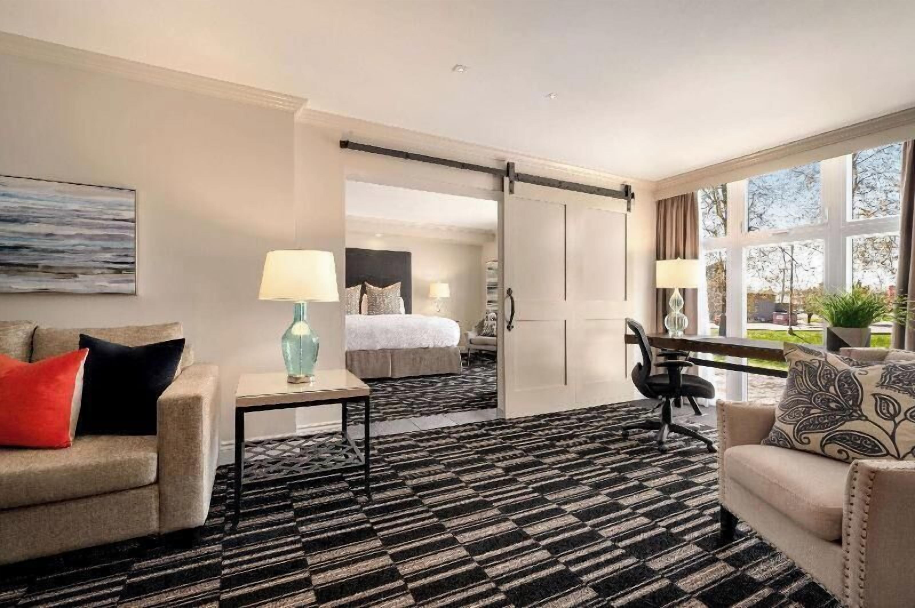 Roupa hipoalergénica, secretária, cortinas/cortinados opacos 