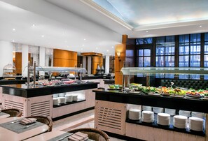 Pequeno-almoço tipo buffet diário (15.00 USD por pessoa) 