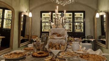 Pequeno-almoço tipo buffet diário incluído