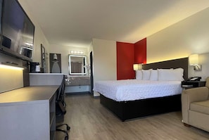 Quarto, 1 cama king-size, não fumadores | Secretária, ferro/tábua de engomar, berços/camas para crianças grátis 