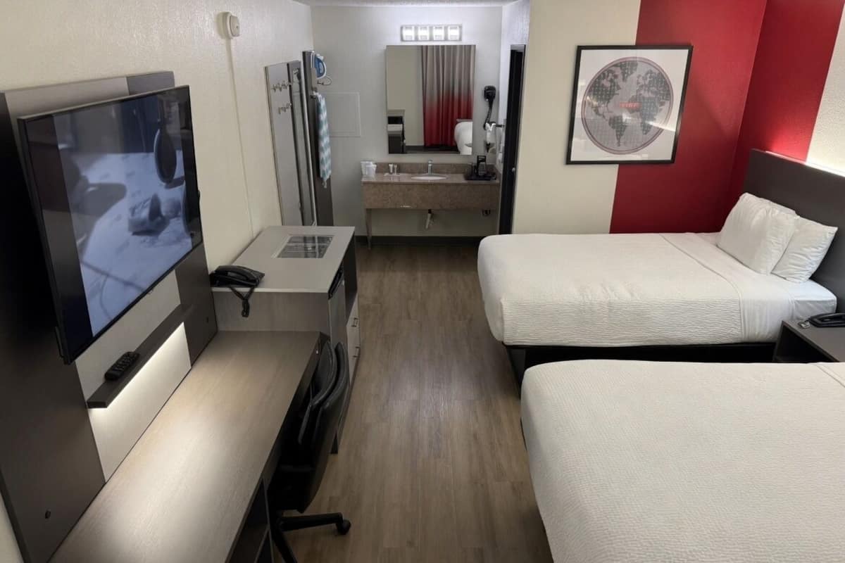 Quarto, 2 camas de casal, para não fumantes | Escrivaninha, ferros/tábuas de passar roupa, berços grátis