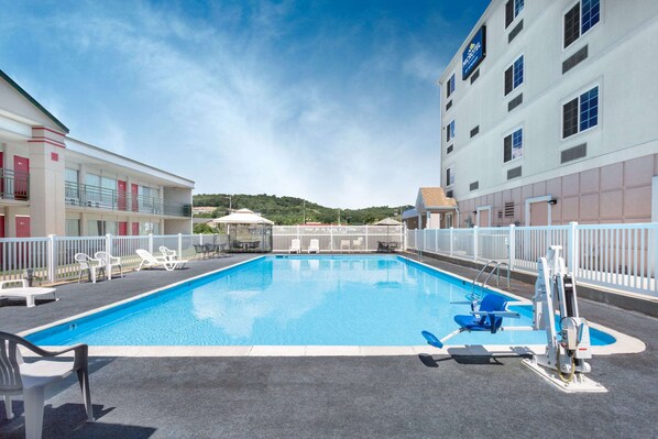 Piscina exterior sazonal 