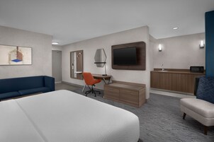 Quarto Standard, 1 cama king-size (Mobility Accessible) | Cofre no quarto, secretária, ferro/tábua de engomar, Wi-fi grátis 