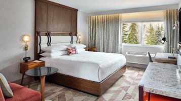 Roupa de alta qualidade, edredões de penas, cofre no quarto, secretária