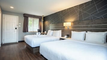 Camas com colchões pillow-top, escrivaninha, quartos à prova de som