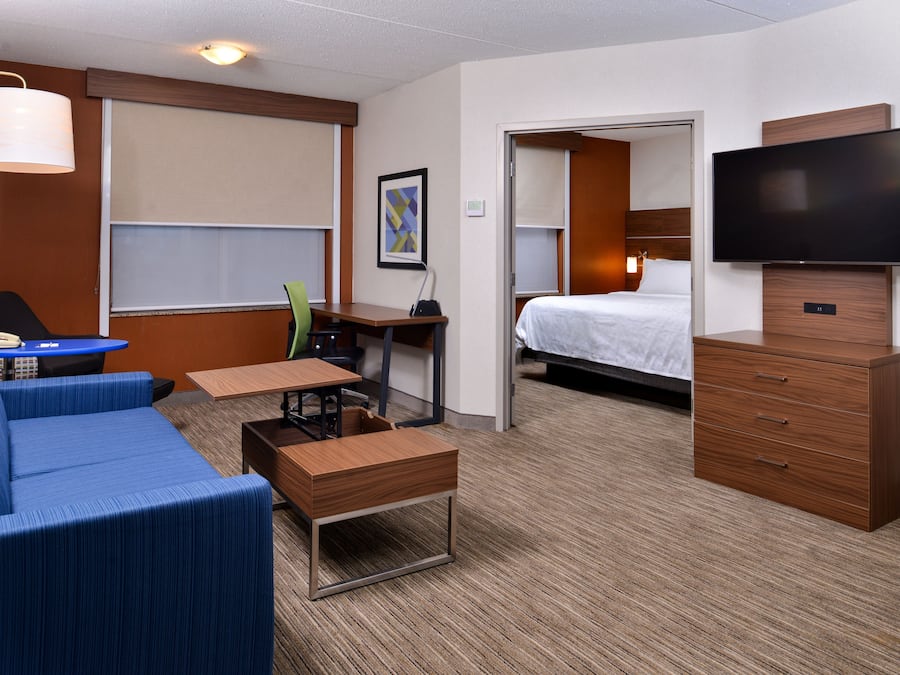 1 quarto, cofres nos quartos, escrivaninha