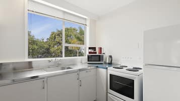 Quarto standard (Two Bedroom Standard Balcony (SWB)) | Cozinha privada | Geladeira, chaleira elétrica